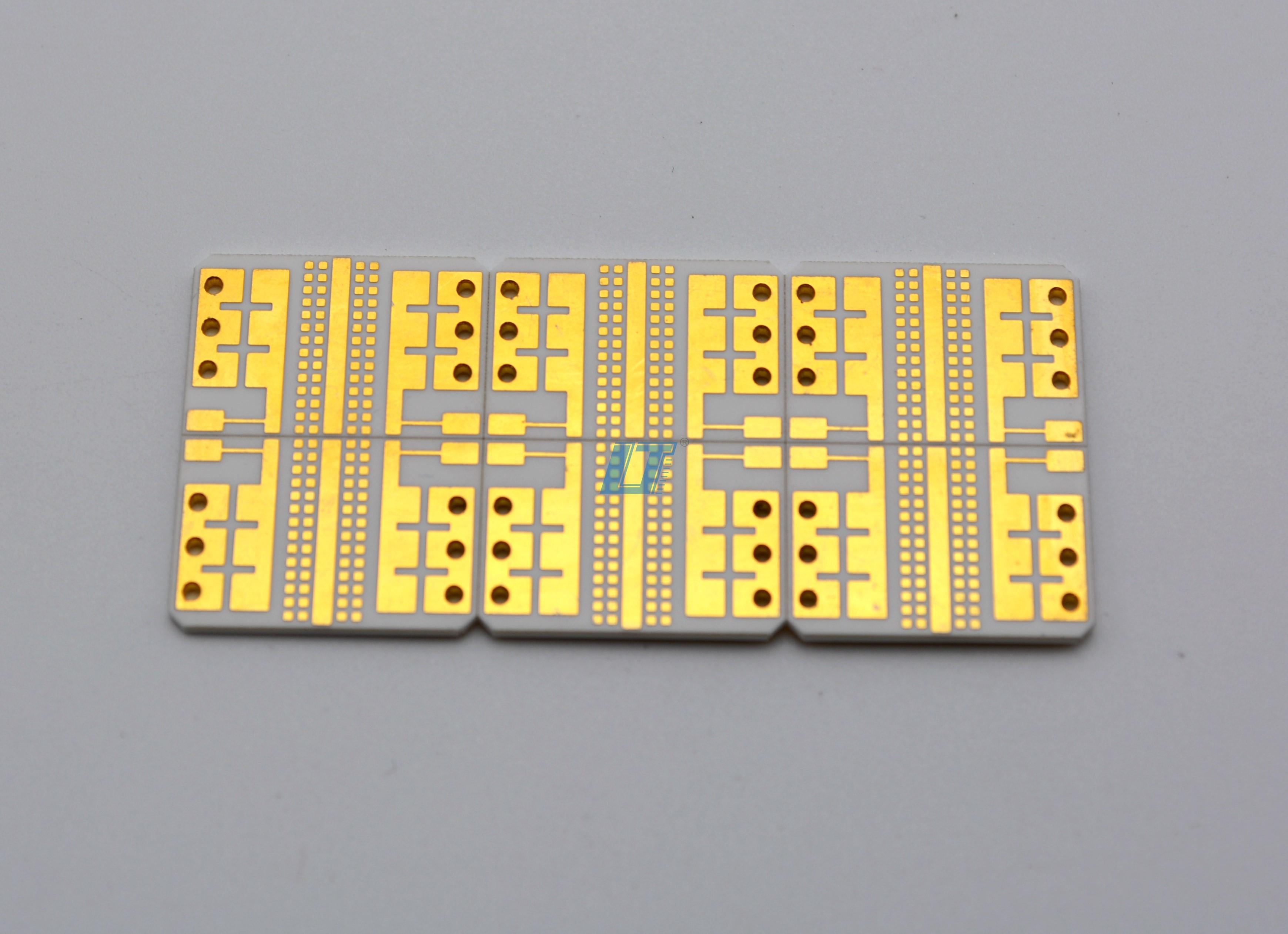 22mm*19mm Black Ceramic PCB Board With Thermal Conductivity Al2O3/ALN